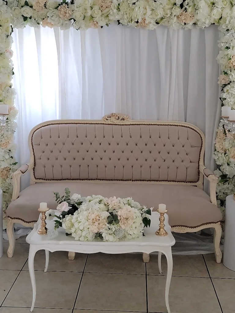 Trône moyen beige – Royal wedding déco Lyon